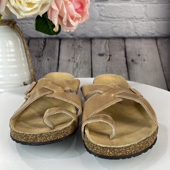 TATAMI | Shoes | Tatami Tan Leather Toe Ring Slip On Made In Spain ...